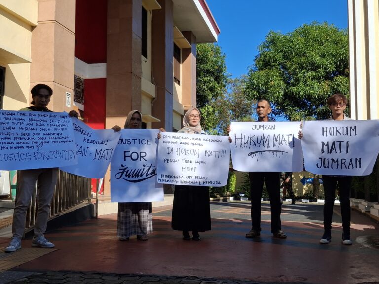 Jelang Sidang Tuntutan, Keluarga Gelar Aksi Tuntut Jumran Dihukum Mati ...